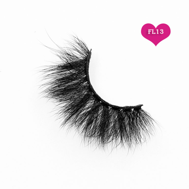 Strip Lashes vs Clusters:Which Is Better for Your Look? 2025