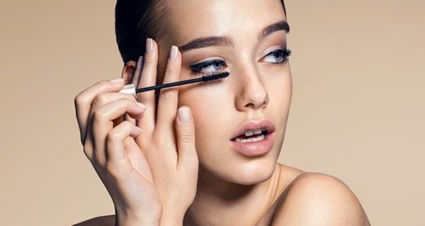 How to Apply Bottom Lashes?