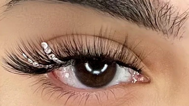 Diamond Lashes: The Ultimate Guide to Diamond Lash